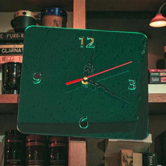 HUNDPEN | Art | Acrylic Wall Clock Green Reflective Square Design ...